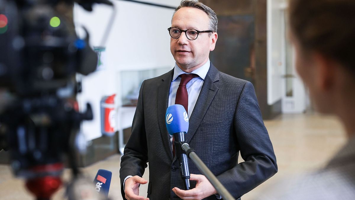 Nordrhein-Westfalen: Rocker-Flucht: NRW-Justizminister weist Vorwurf ...