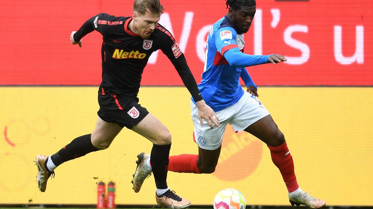 Bayern: Regensburg gelingt Befreiungsschlag mit "dreckigem Sieg" - n-tv.de