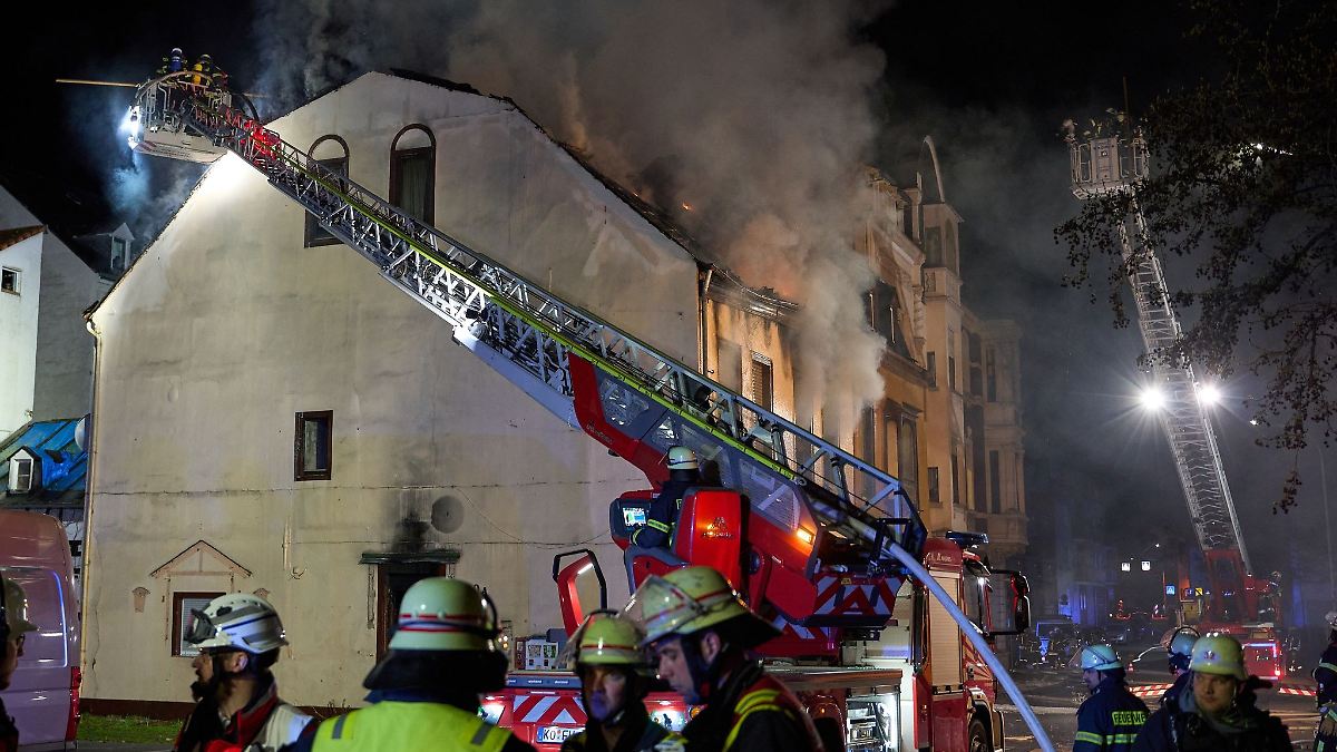Rheinland-Pfalz & Saarland: Brand in Wohnhaus in Koblenz: Zwei Menschen behandelt - n-tv.de