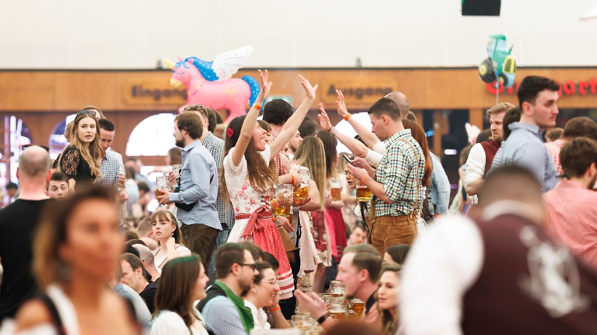 Baden-Württemberg: Frühlingsfest startet ausgelassen und friedlich - n ...