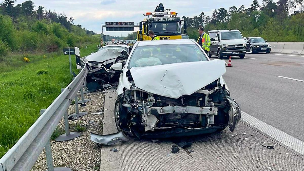 Baden-Württemberg: Unfall mit mehreren Fahrzeugen auf A5: Vier ...