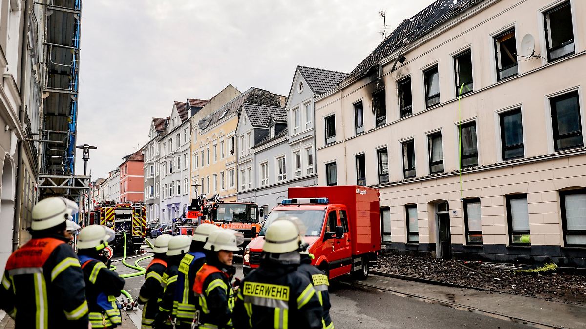 Hamburg & Schleswig-Holstein: Nach Hausbrand mit zwei Toten Brandursache weiter unklar - n-tv.de