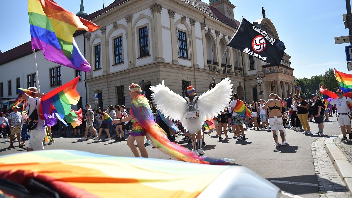 Sachsen-Anhalt: Demonstrationen in Magdeburg bleiben friedlich - n-tv.de