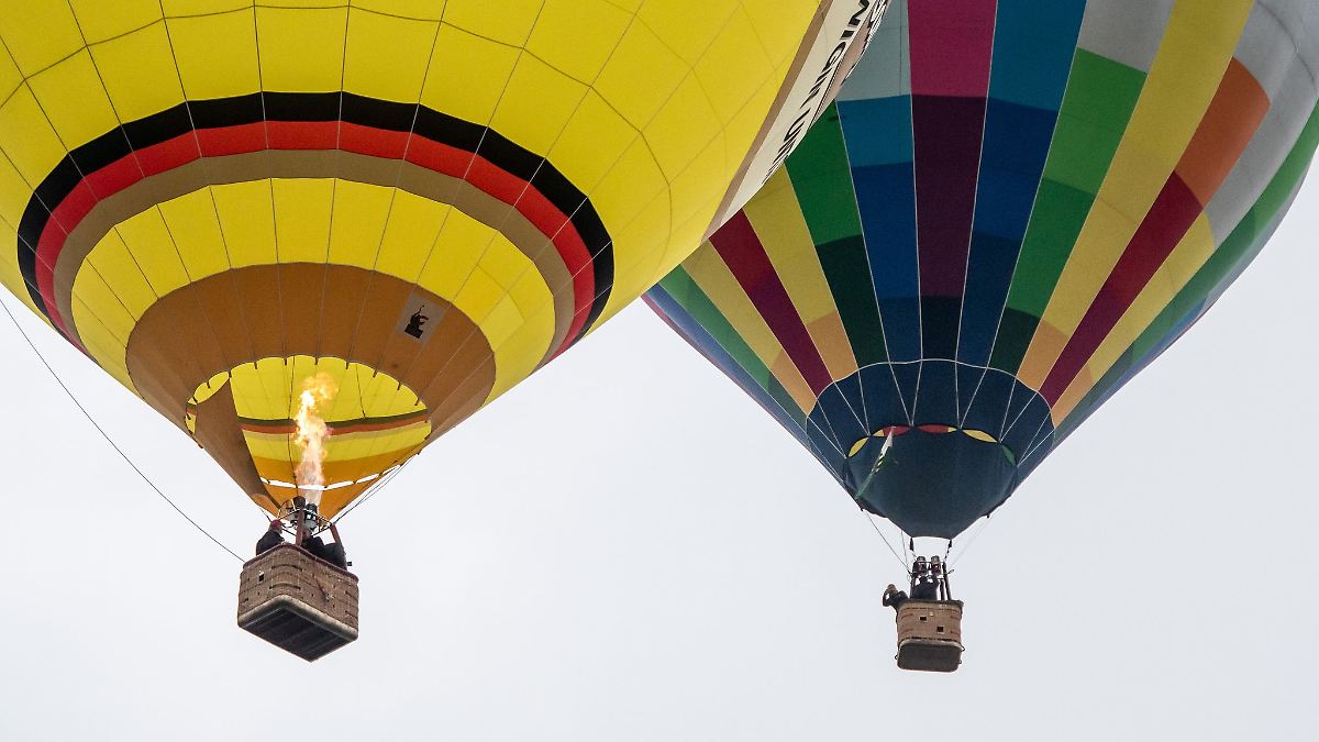 Nordrhein-Westfalen: Montgolfiade in Warstein gestartet: Ballons in der ...
