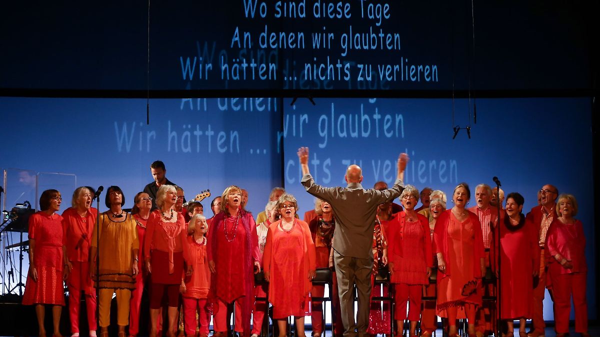 Hamburg & Schleswig-Holstein: Ü-70-Chorgründer Jan-Christof Scheibe mag ...