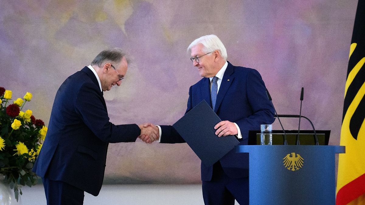 Sachsen-Anhalt: Steinmeier zeichnet Haseloff mit Verdienstkreuz aus - n ...