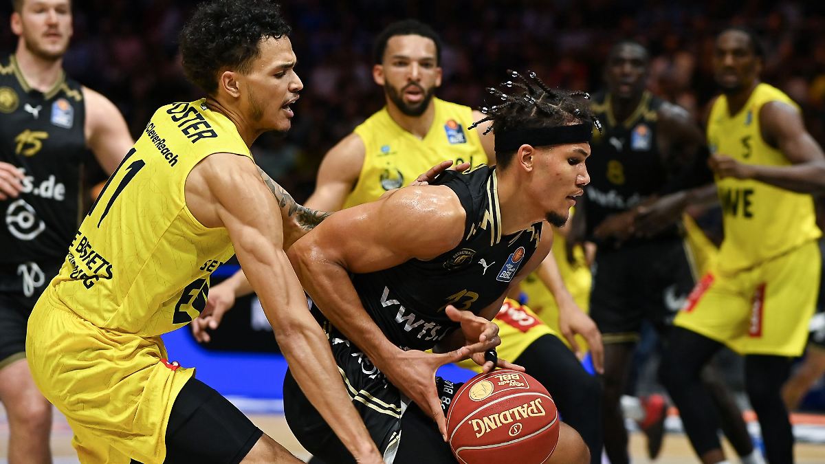 Niedersachsen & Bremen: Oldenburg löst Vertrag mit US-Basketballer ...