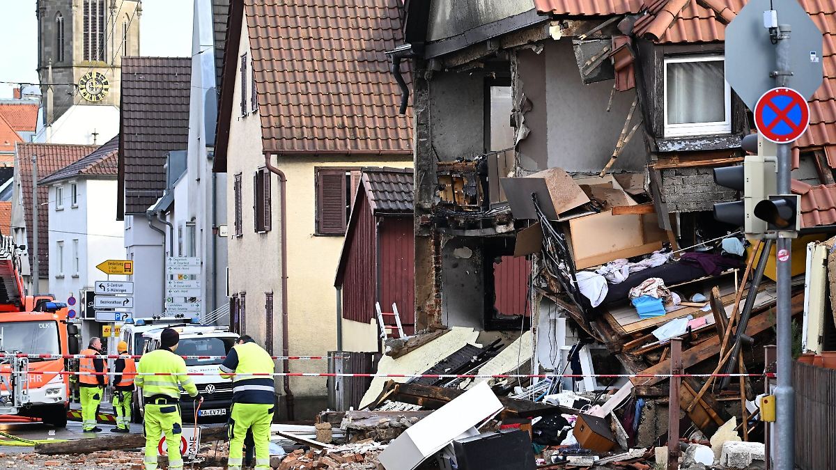 Baden-Württemberg: Explosion in Stuttgarter Wohnhaus - Gasrohr ...