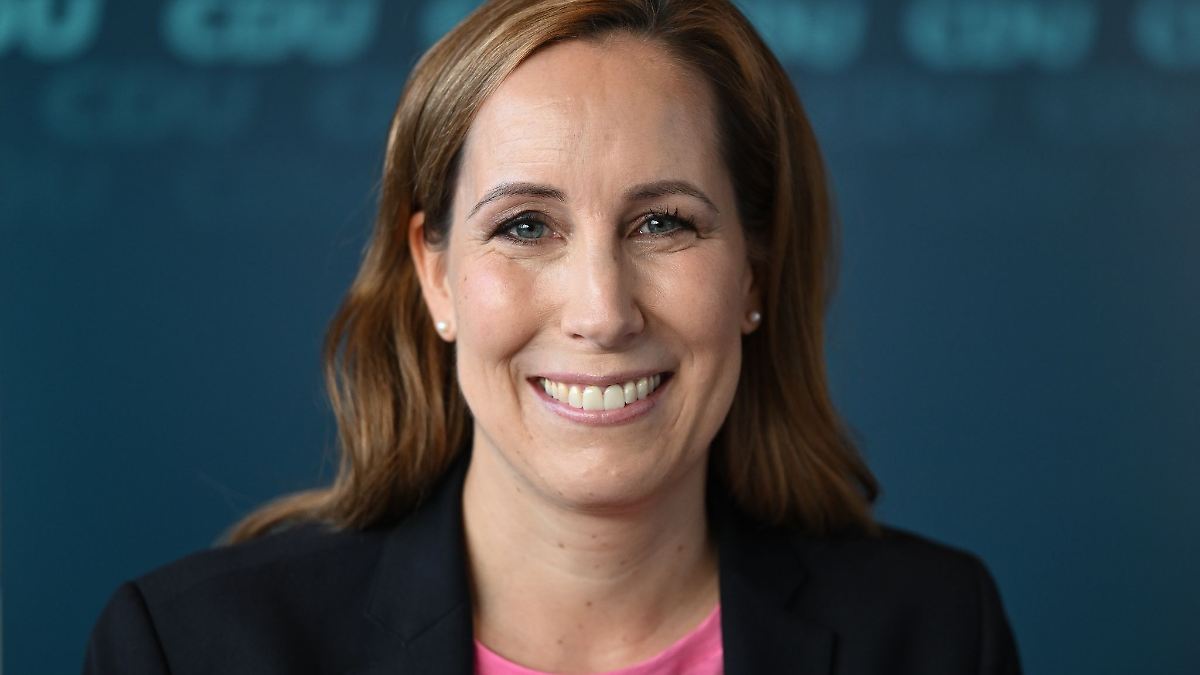 Hessen: Landtagspräsidentin Astrid Wallmann wiedergewählt - n-tv.de