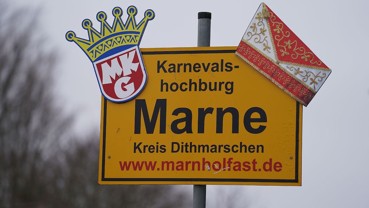 Hamburg & Schleswig-Holstein: Marner Rosenmontag: Tausende Narren ...