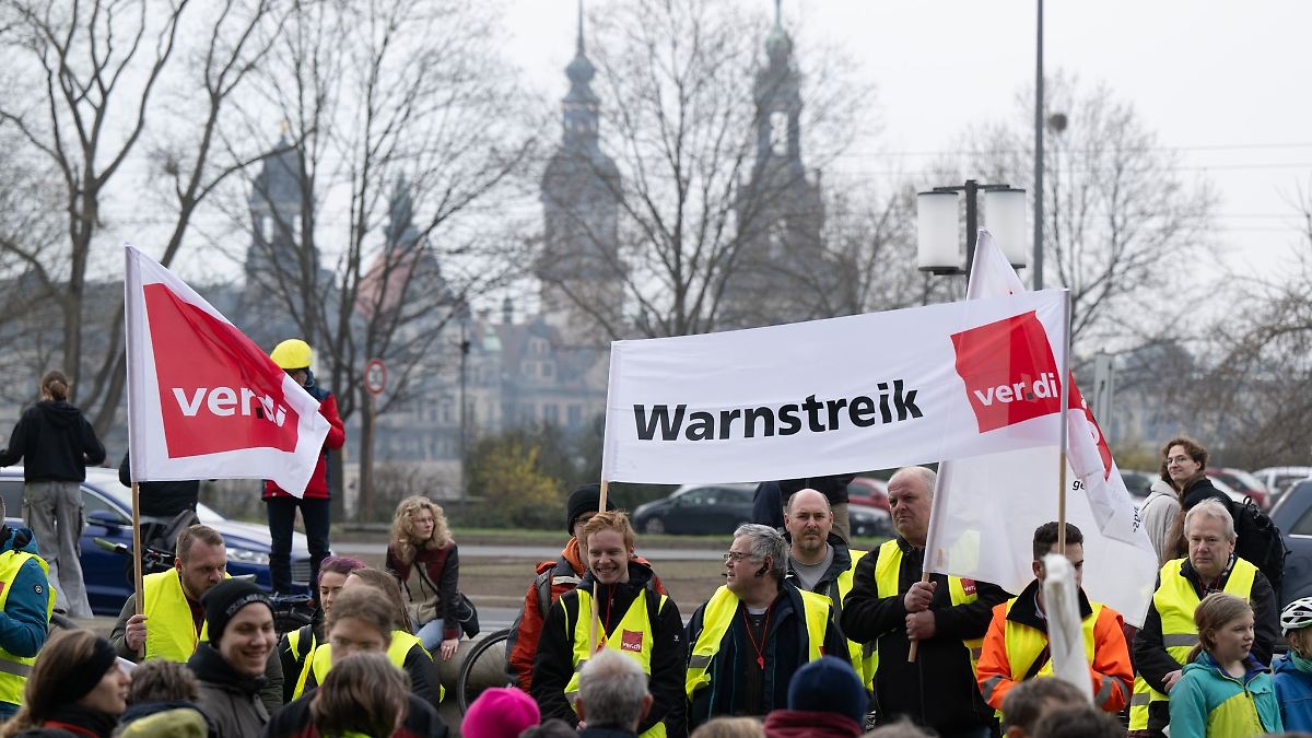 Sachsen: Warnstreik: Demo in Dresden von Fridays for Future und Verdi - n-tv.de