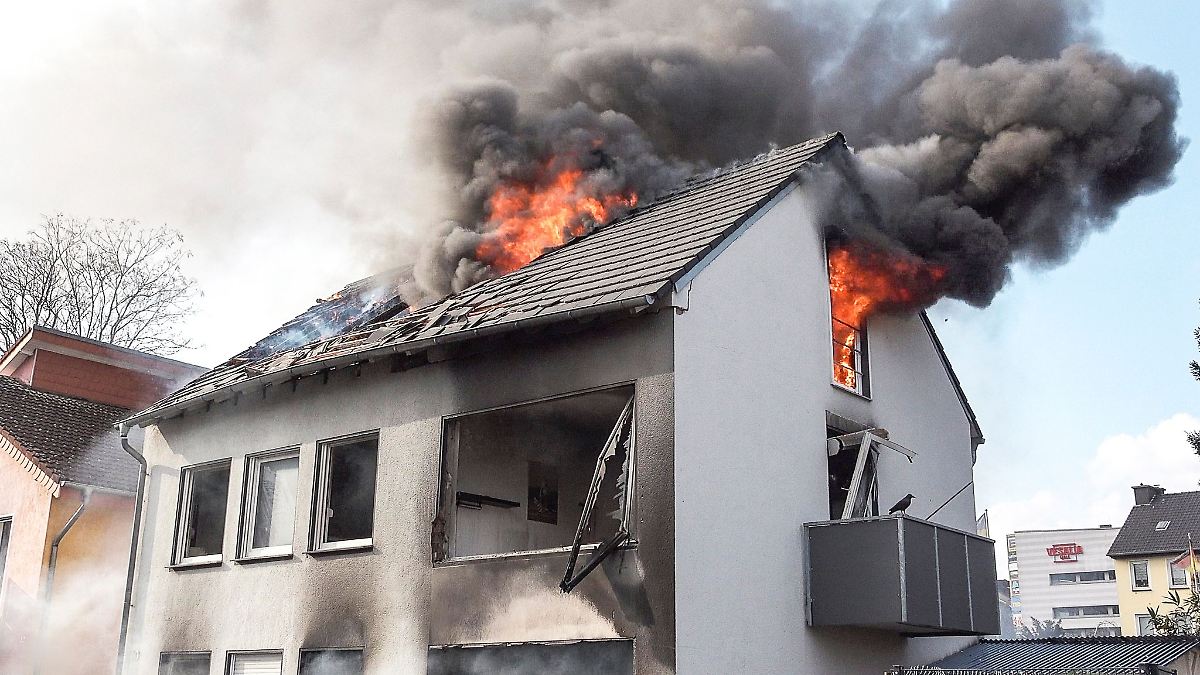 Nordrhein-Westfalen: Feuerwehr-Drohne entdeckt nach Hausbrand Leiche - n-tv.de