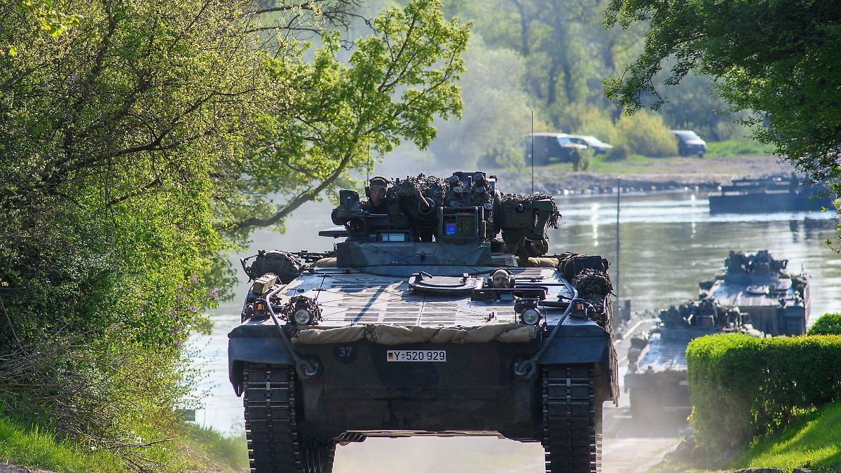 Sachsen-Anhalt: Militärische Fahrzeuge in Sachsen-Anhalt unterwegs - n ...