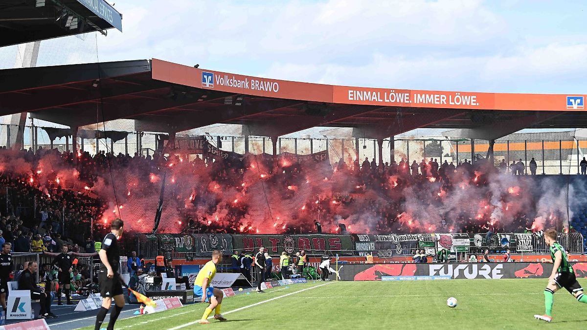 Niedersachsen & Bremen: Nach Pyro-Eklat: Ministerin will Derbys ohne ...