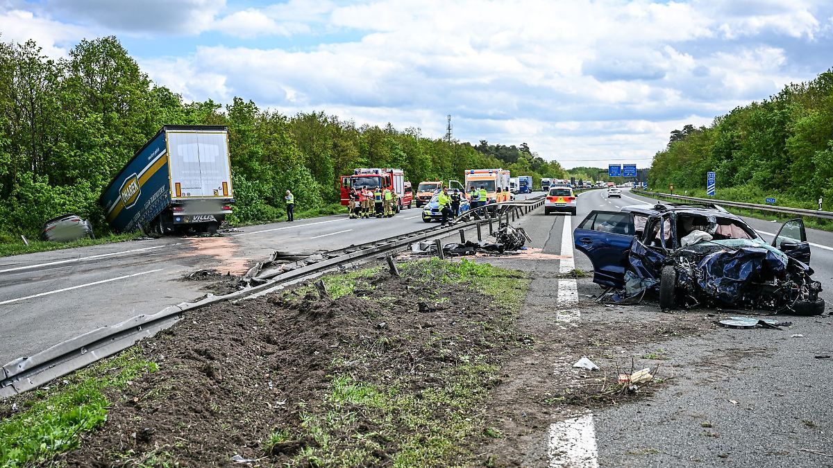 Bayern: Tote bei schwerem Lkw-Unfall auf A6 - n-tv.de