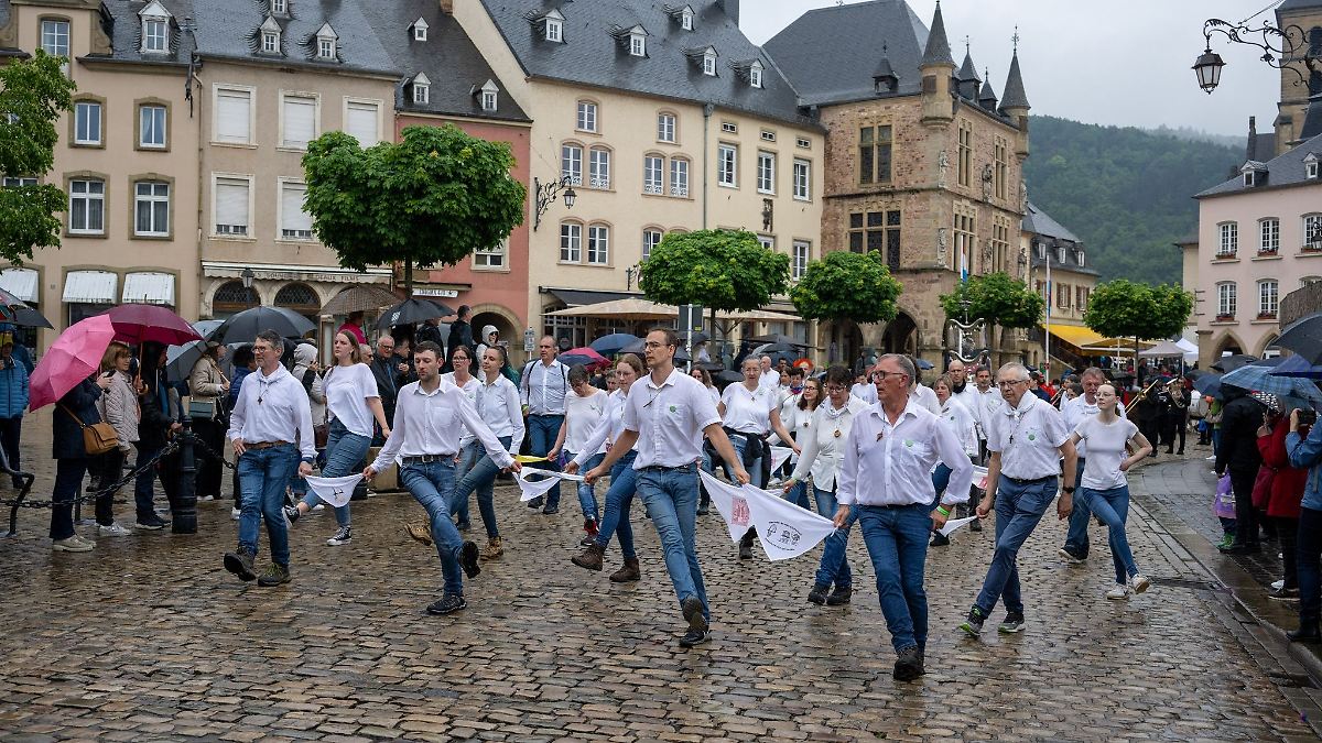Rheinland-Pfalz & Saarland: Tausende Pilger bei Echternacher ...