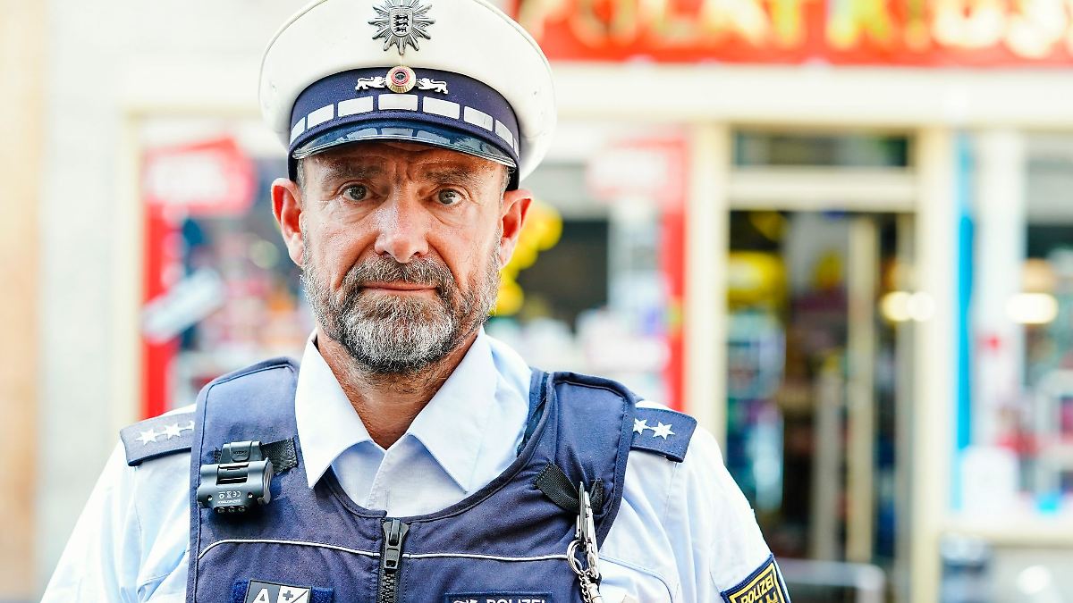 Baden-Württemberg: Nach Messerangriff: "Fassungslosigkeit" bei Polizei ...