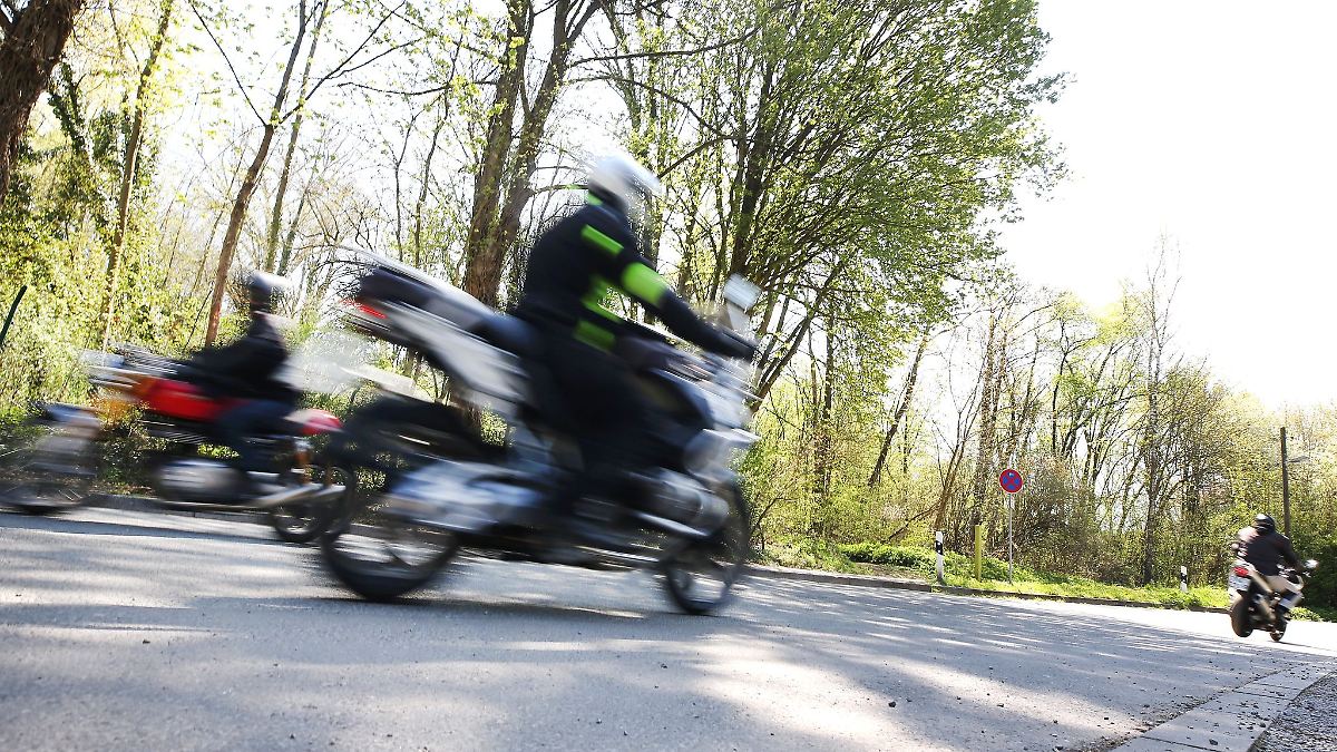 Bayern: 57-jähriger Motorradfahrer bei Unfall schwer verletzt - n-tv.de
