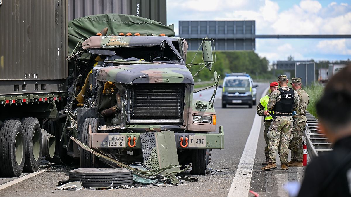 Bayern: Unfall mit Militär-Konvoi - Vier Leichtverletzte auf der A6 - n-tv.de