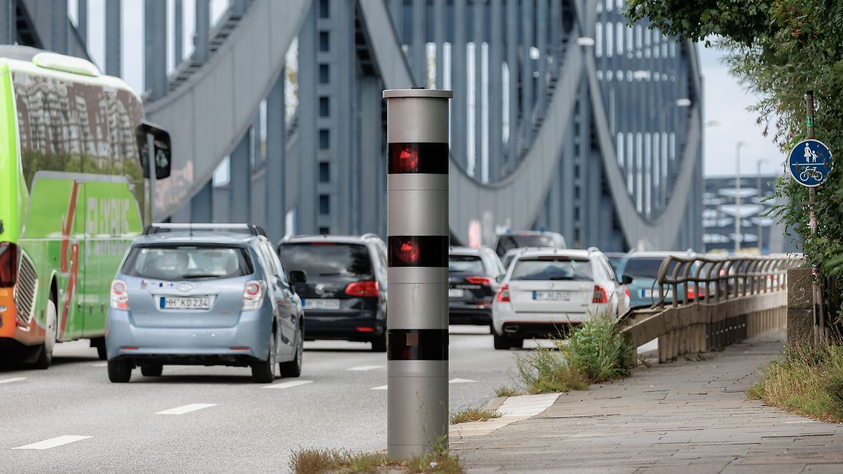Hamburg & Schleswig-Holstein: "Goldener Blitzer": Hamburg bei Raser ...