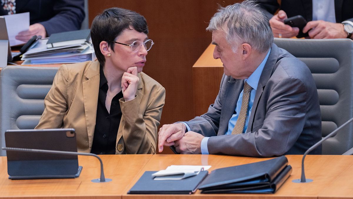 Nordrhein-Westfalen: U-Ausschuss zu Anschlag in Solingen beginnt mit ...