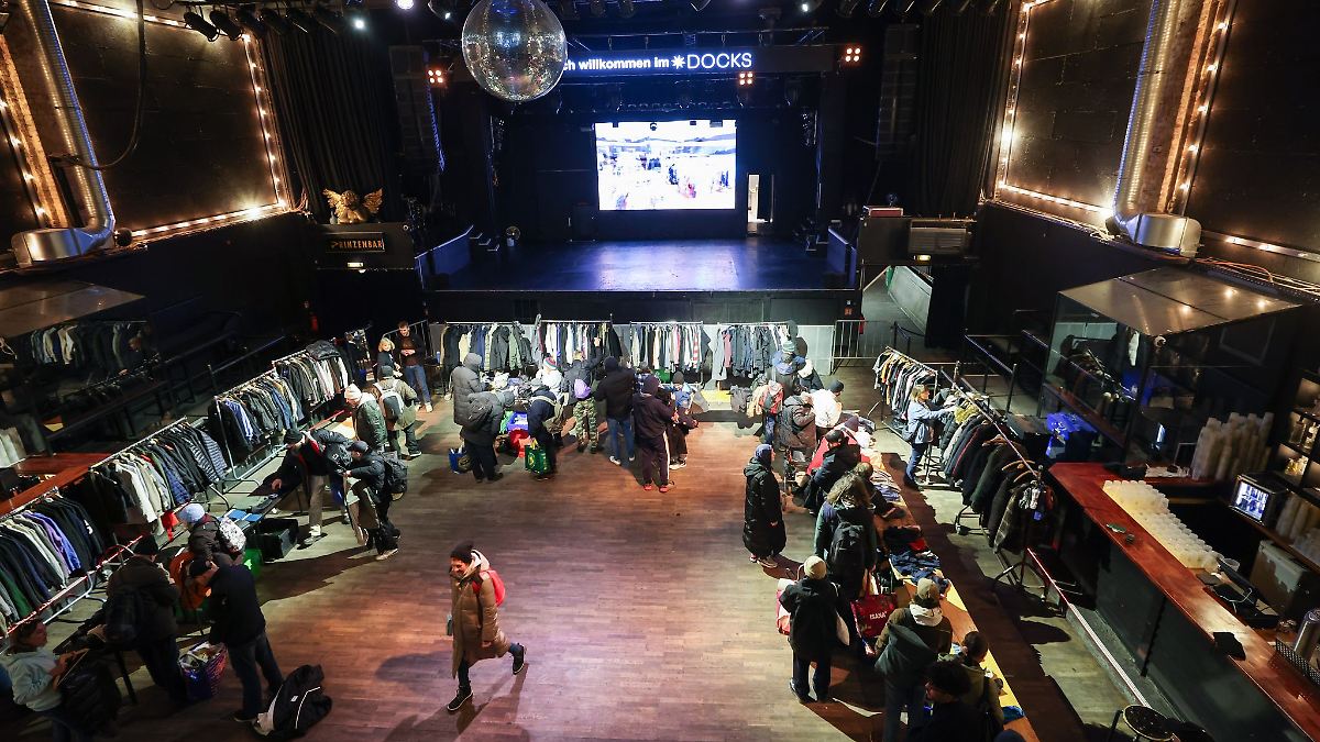 Hamburg & Schleswig-Holstein: Gratis-Kleidung und warmes Essen für Bedürftige im "Docks" - n-tv.de