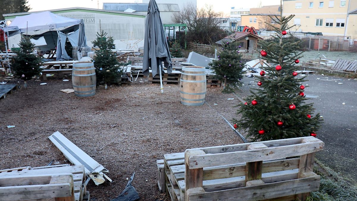 Baden-Württemberg: Explosion in Eventlocation - Trümmerteile fliegen ...