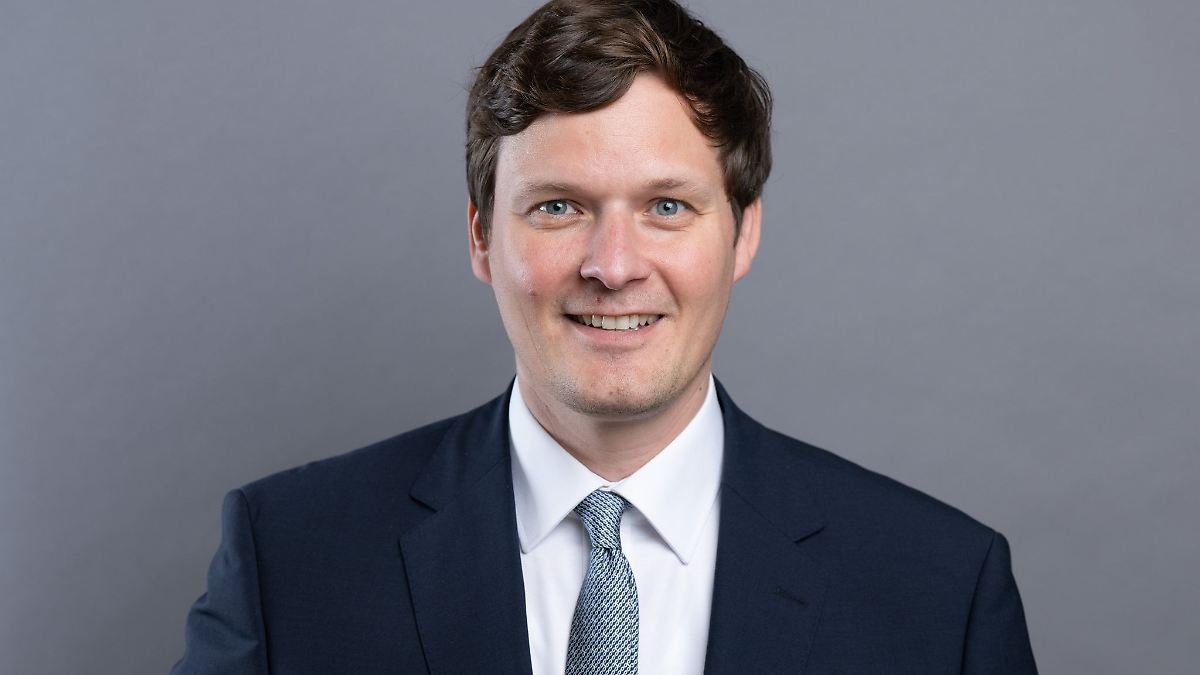 Sachsen: Sachsens neuer Kultusminister will 100 Schulen besuchen - n-tv.de