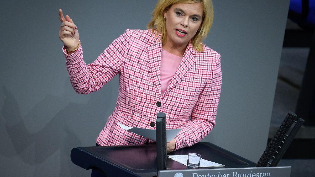 Baden-Württemberg: Ex-Ministerin Julia Klöckner als Beklagte vor Narrengericht - n-tv.de