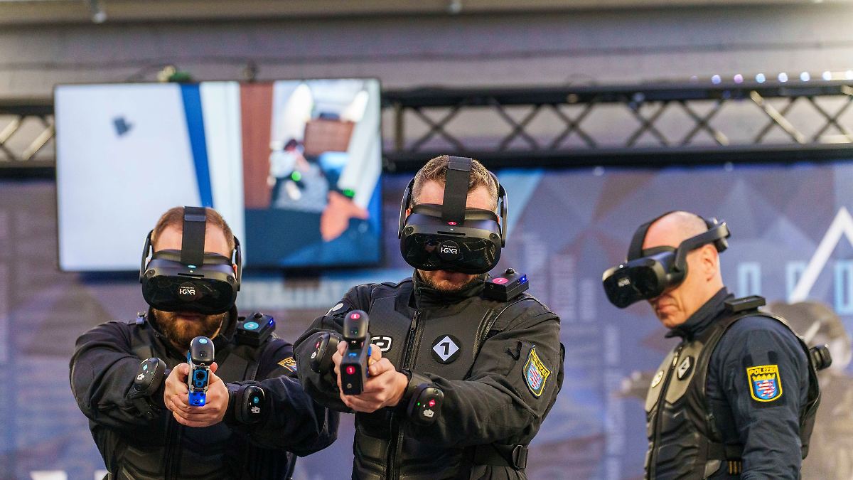Hessen: Hessens Polizei trainiert nun auch in virtueller Umgebung - n-tv.de