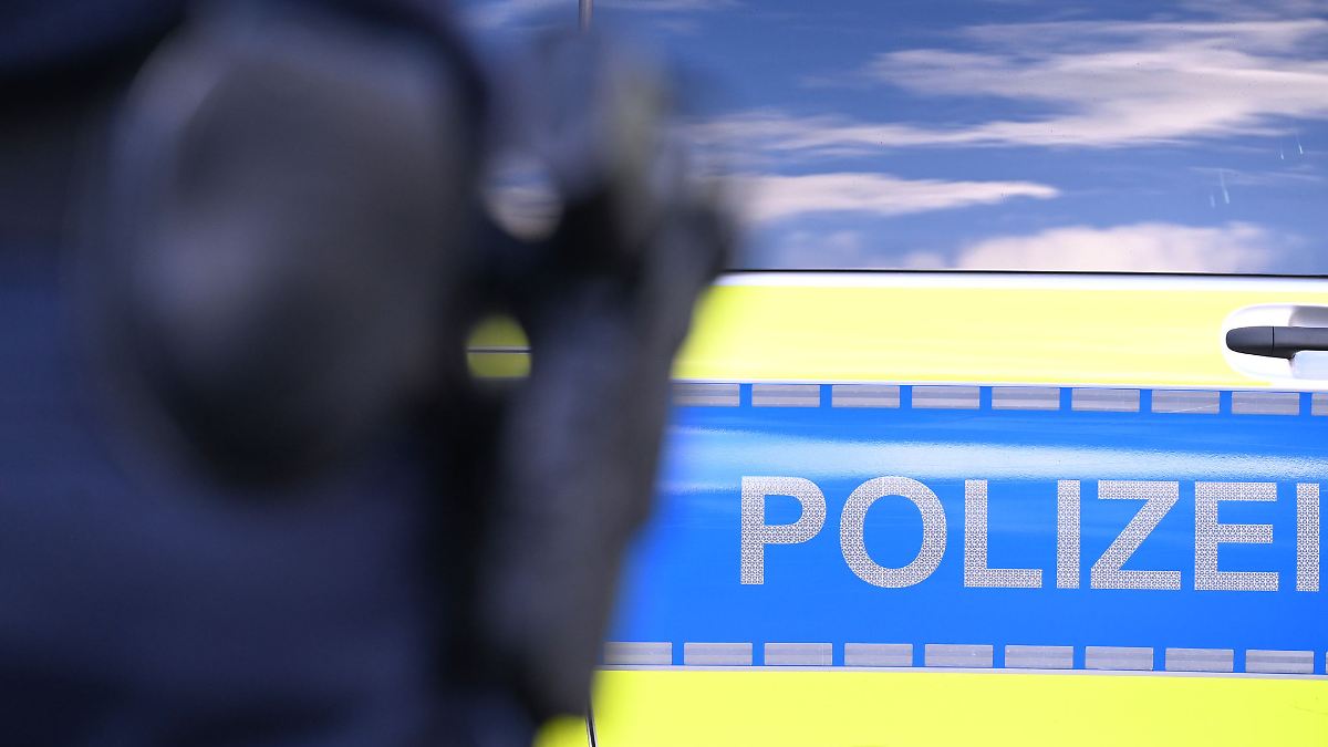 Baden-Württemberg: Polizei: Supermarktkundin tritt Filialleiterin ins Gesicht - n-tv.de