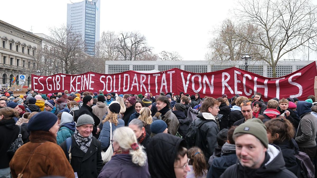 Massenproteste gegen Rechts: Hunderttausende demonstrieren in Berlin ...