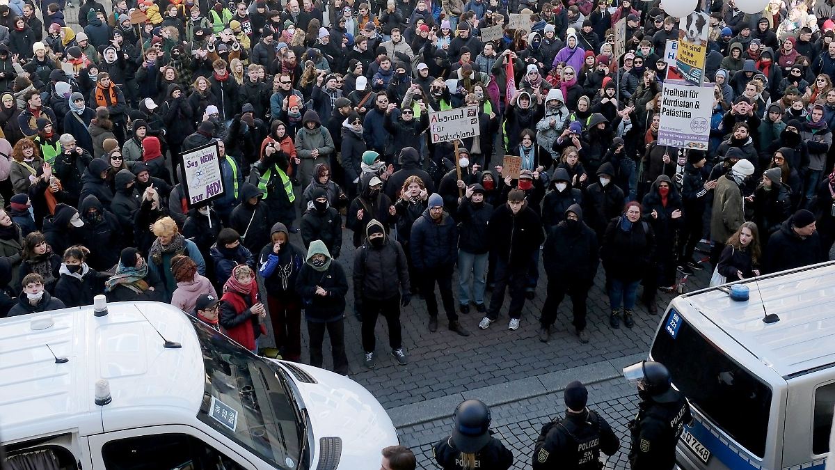 Sachsen: Protest gegen AfD-Wahlkampfveranstaltung in Leipzig - n-tv.de