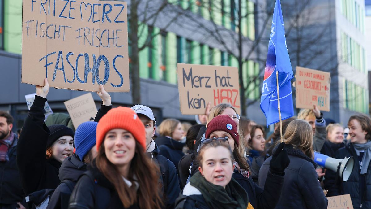 Nordrhein-Westfalen: Erneut Tausende bei Demos gegen rechts am Wochenende in NRW - n-tv.de