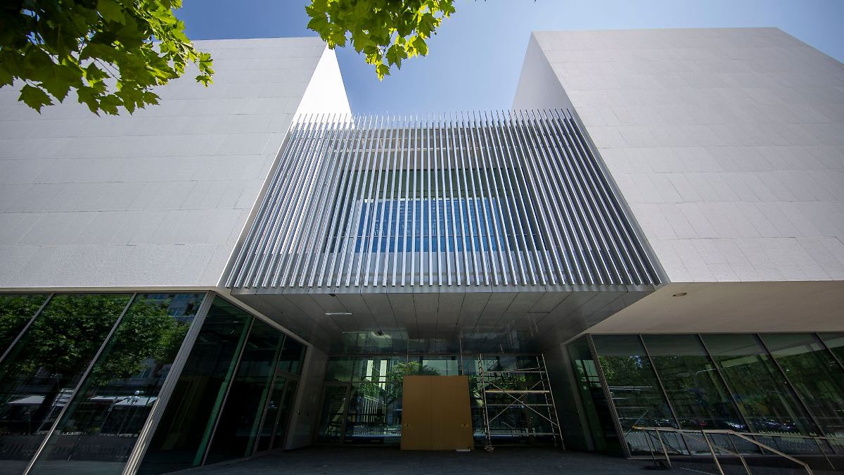 Hessen: Sonderschau mit großen Gemälden der US-Malerin Frankenthaler ...