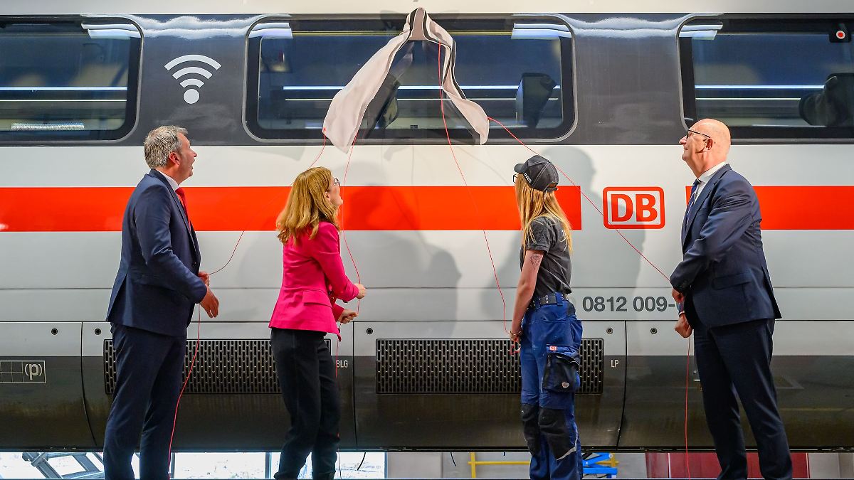 Berlin & Brandenburg: Taufe mit Gurkenwasser: ICE 4 heißt nun "Cottbus" - n-tv.de
