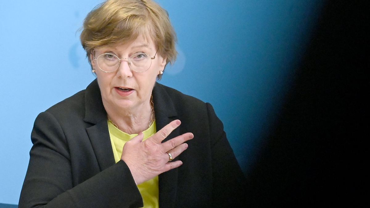 Hamburg & Schleswig-Holstein: Innenministerin dankt ...
