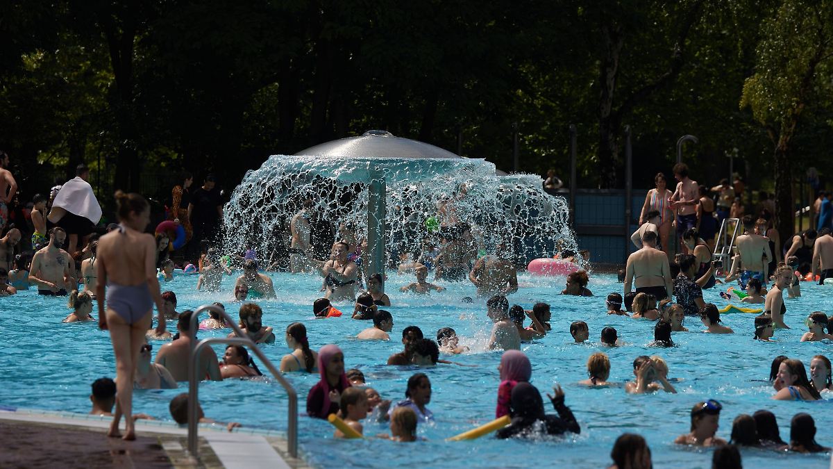 Berlin & Brandenburg: Hitze in Berlin - Bäder bereiten sich auf Ansturm ...