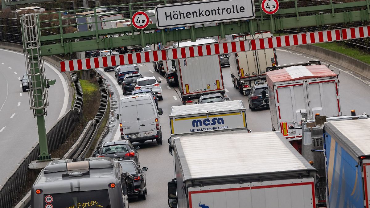 Bayern: Medikament nicht eingenommen – Unfall auf A99 bei München - n-tv.de