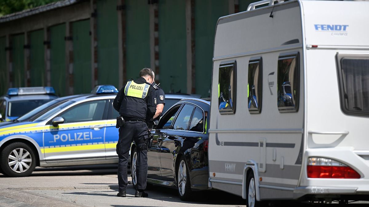 Mecklenburg-Vorpommern: Großeinsatz bei Ludwigslust - Polizei kontrolliert Caravans - n-tv.de