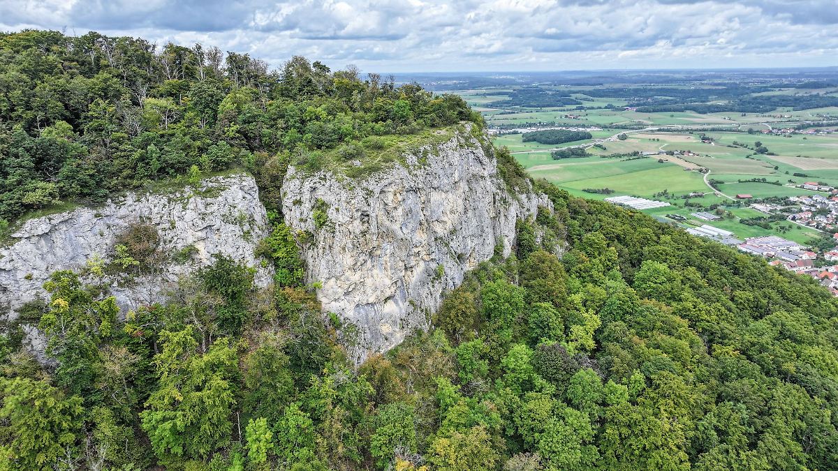 Baden-Württemberg: Mann überlebt 60-Meter-Felsensturz - "Von Kante ...