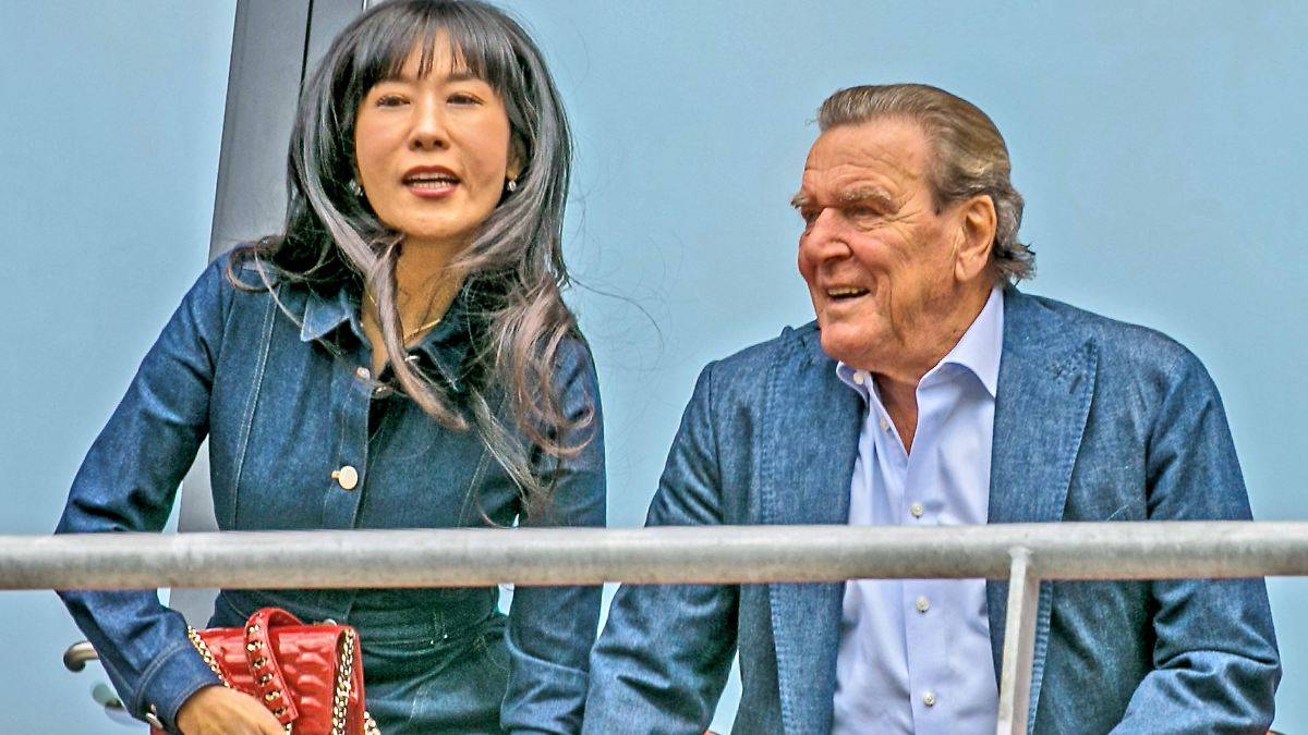 Podcast "Ditt & Datt & Dittrich": Schröder-Kim sieht Gerhards Würde ...