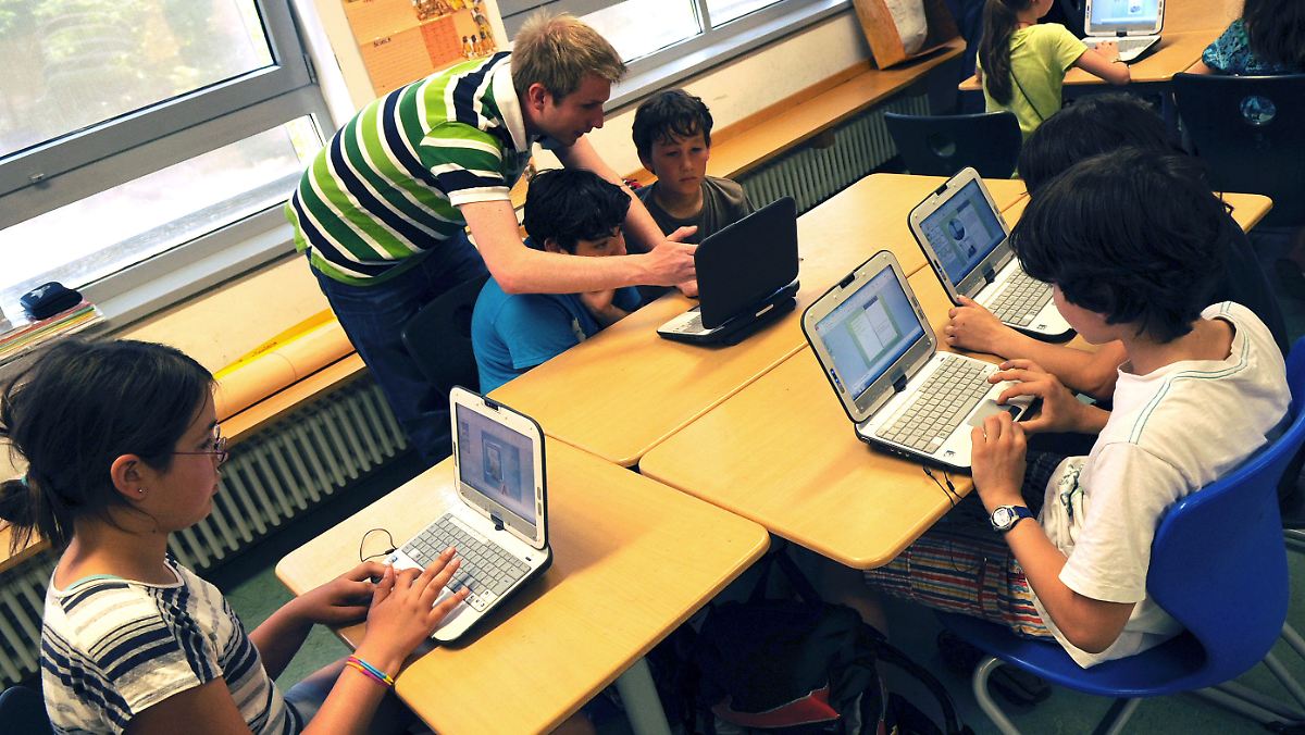 Internet und moderne Computer an allen Schulen: EU will Klassenräume ...