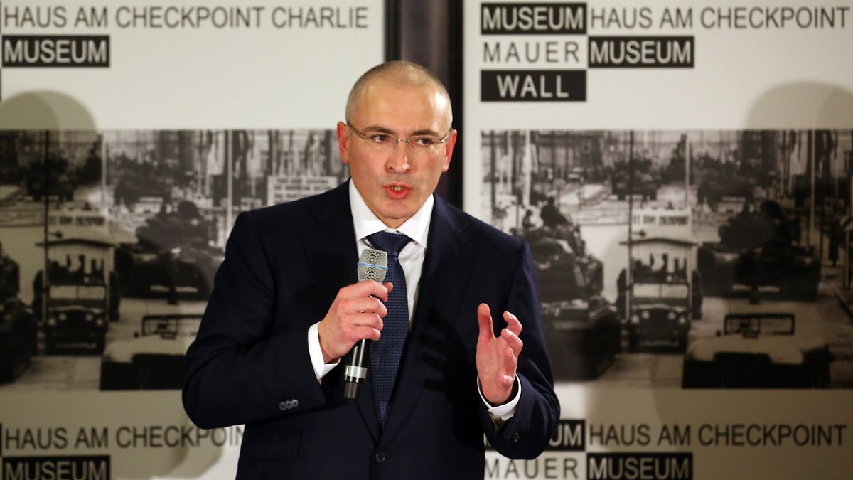 Linke fordert Asyl für Snowden: Beck vergleicht Putin mit "Paten" - n-tv.de