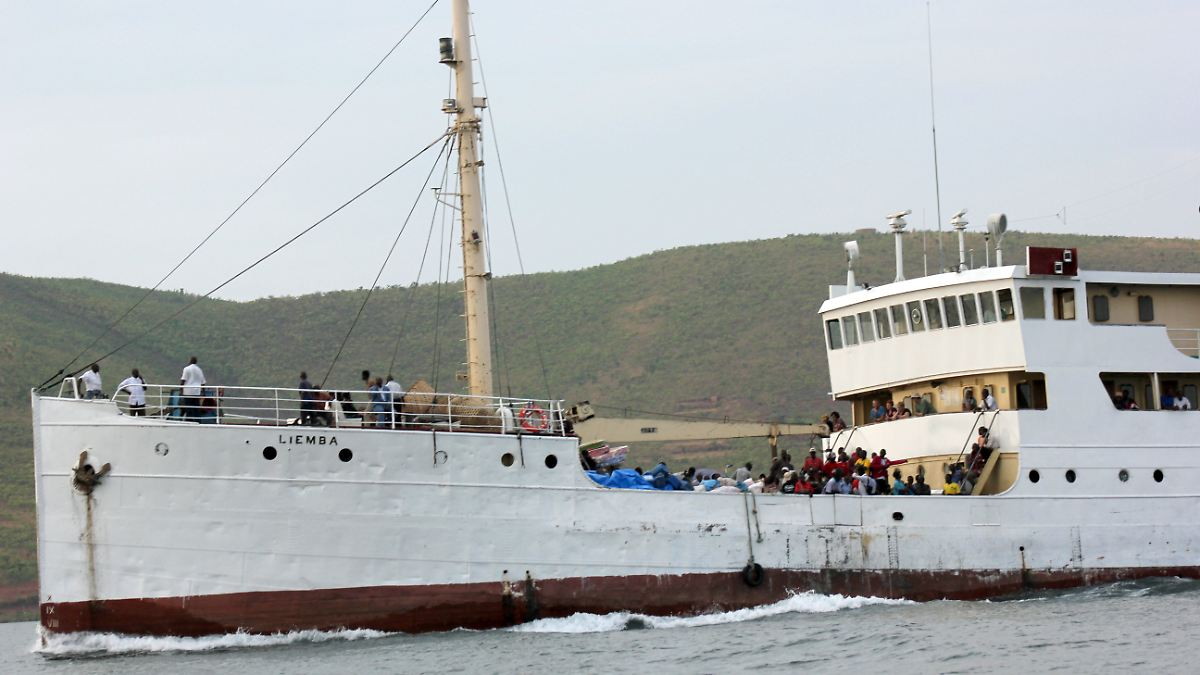 MV Liemba tuckert seit 100 Jahren: Das deutsche Schiff am Tanganjikasee ...