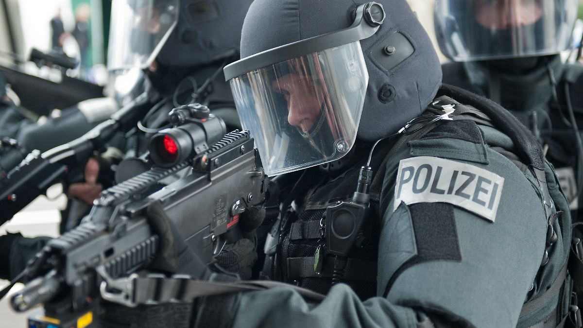 Terroristen mit Kriegswaffen: Spezialeinsatzkräfte rüsten massiv auf ...