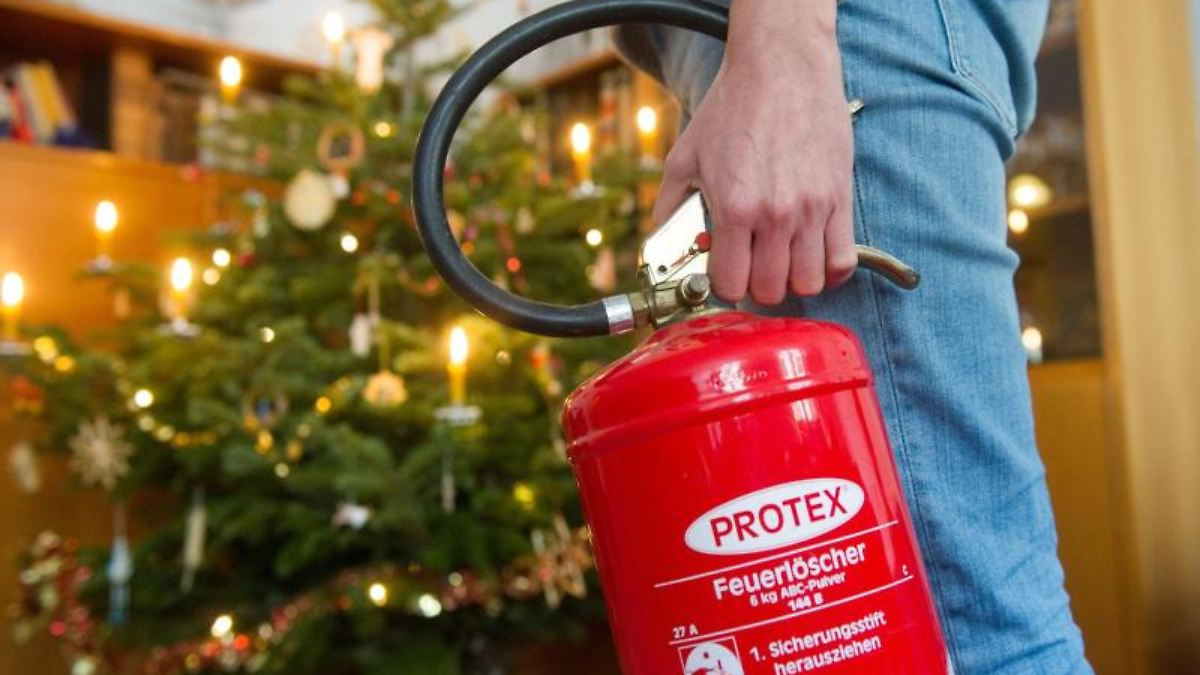 Versicherungsfälle zur Weihnachtszeit: Wenn der Christbaum brennt - n-tv.de