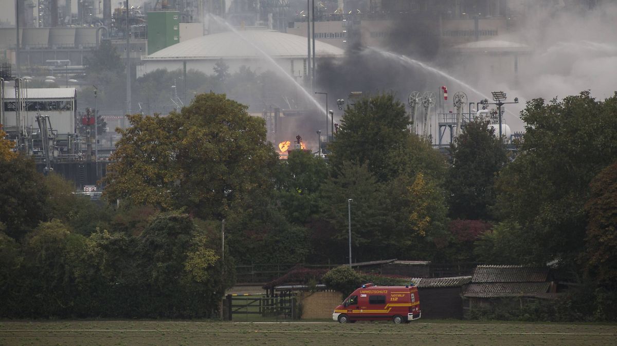 Einsatz auf Leben und Tod: BASF-Unglück gefährdet Retter - n-tv.de