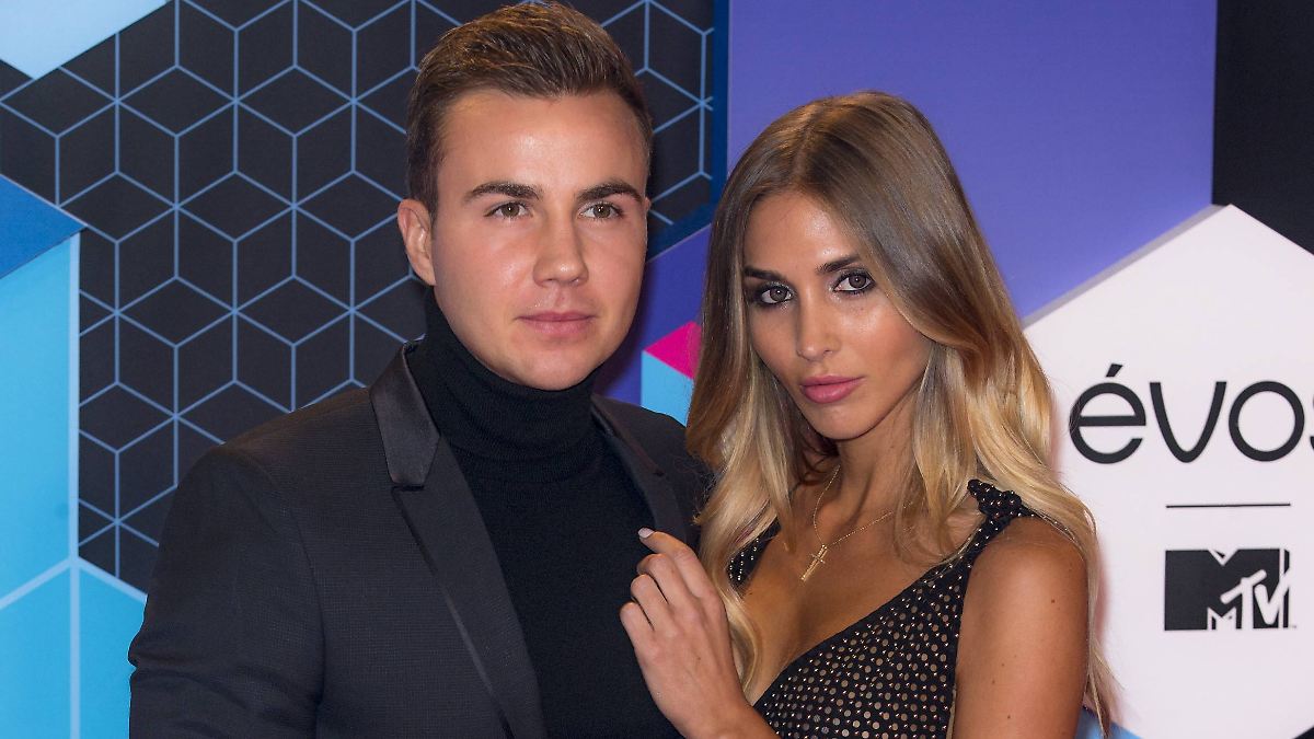 "Du bist meine rechte Hand": Das Netz lacht über Mario Götze - n-tv.de