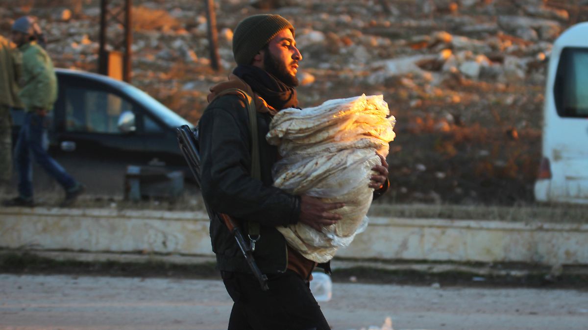 Militär rückt weiter vor: Moskau: Evakuierung von Ost-Aleppo ist ...